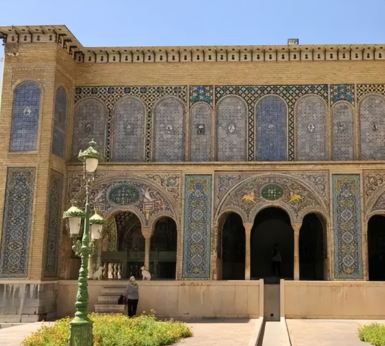 The palace of the Ziyar Dynasty, in the religious sense, shows the ...