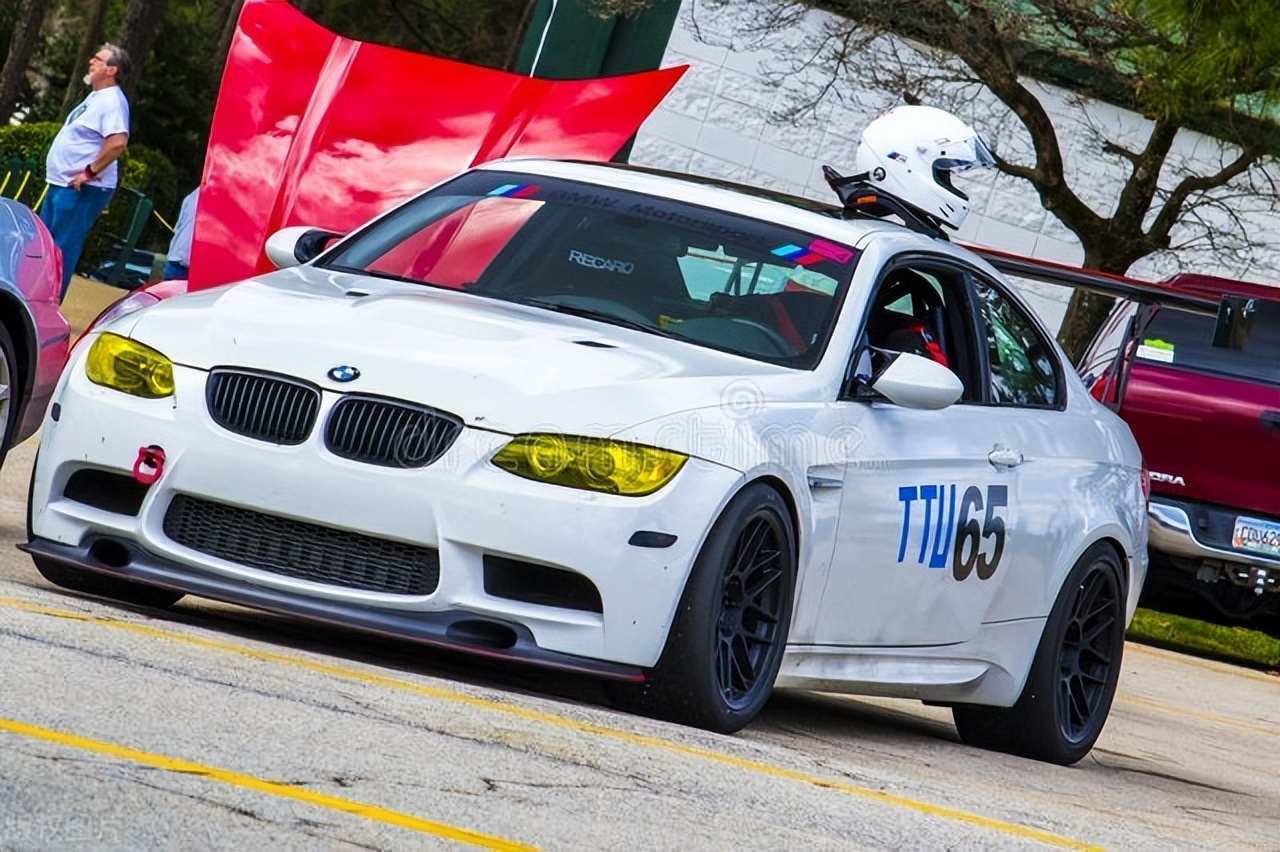 Classic review: The BMW E46 and its enduring charm - iNEWS