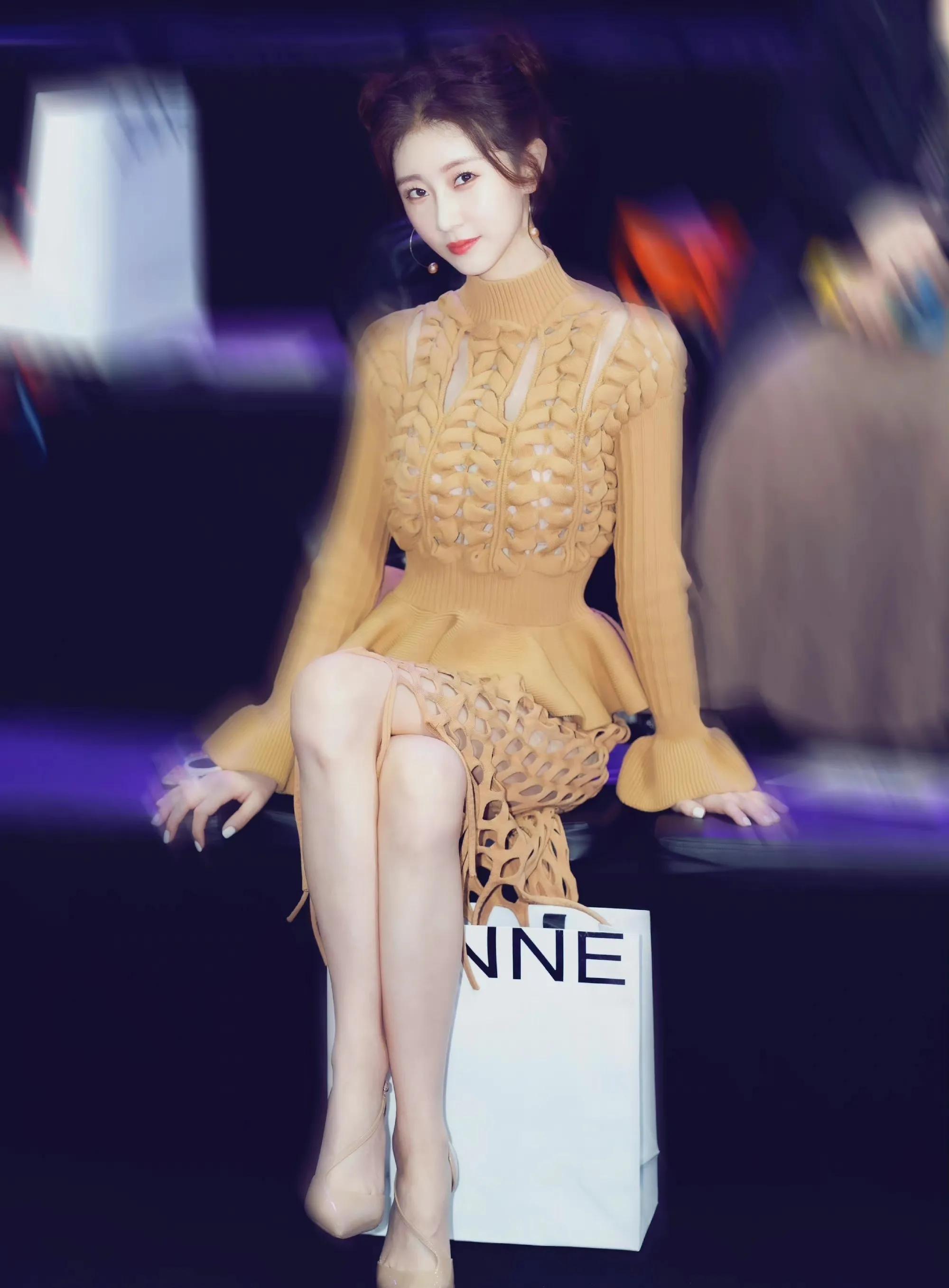 Beautiful actress Chu Yue - iNEWS