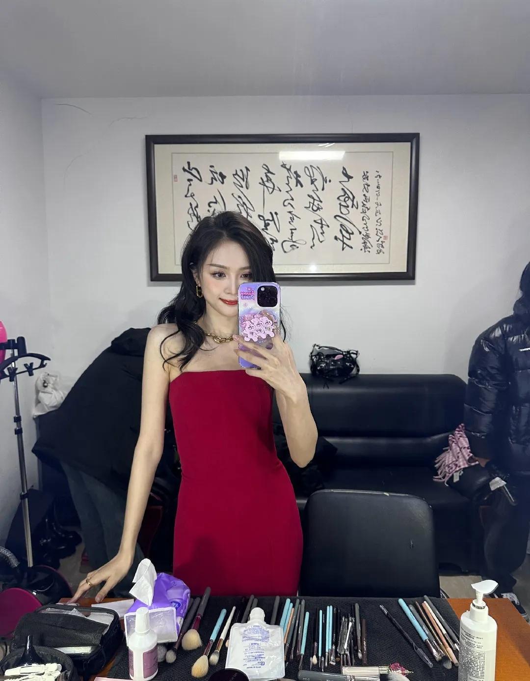 Wu Xuanyi can learn from Ju Jingyi to take selfies, but there is a big difference between female ...