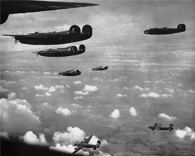 The worst bombing in World War II: The 4,000-meter-high column of fire ...
