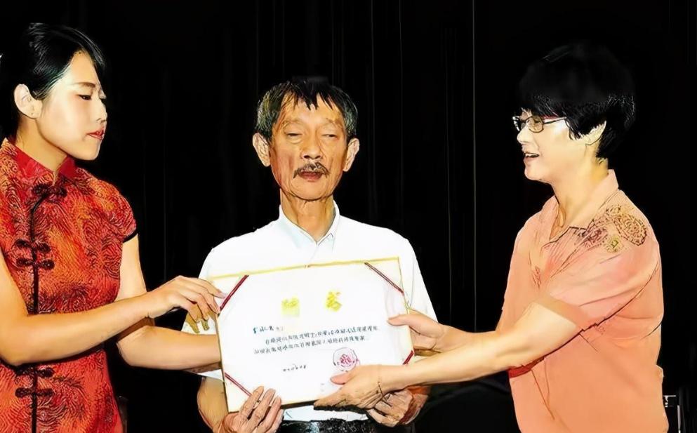 Li Xiaowen, a cloth shoe sweeper, is Huawei's spokesperson appointed by ...