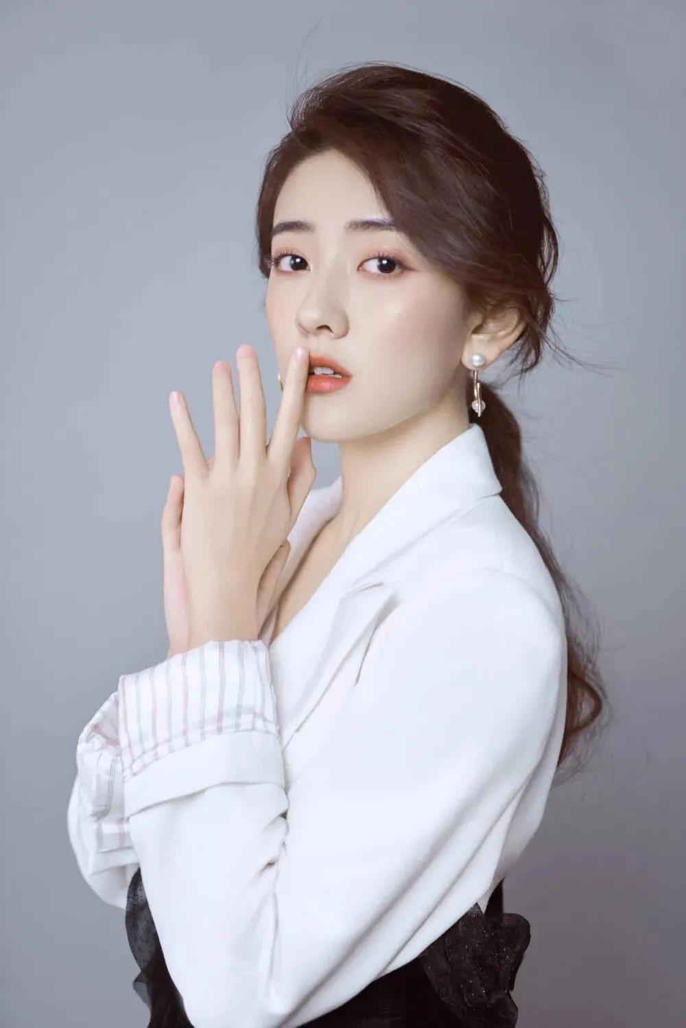 Beauty Xiaohua Liang Jie - iNEWS