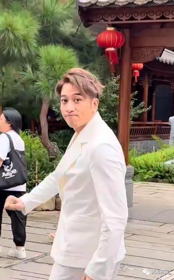 43-year-old Wu Zhuoxi was mistakenly called Lin Feng, smiled awkwardly ...