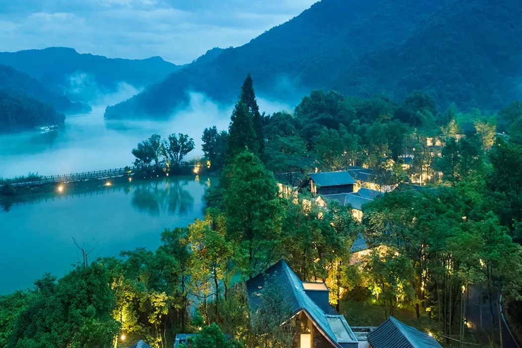 Take a boat to stay in a realistic version of the Fuchun Mountains, and ...