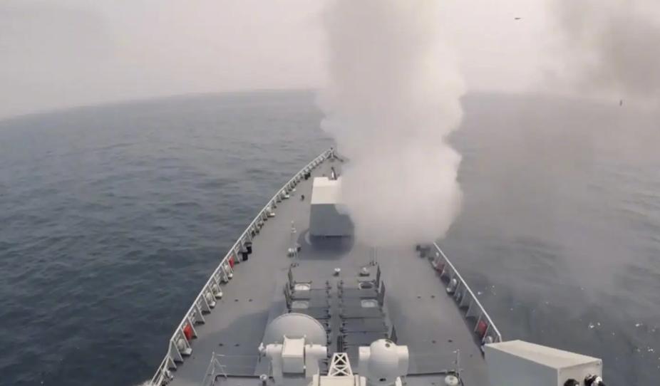 The 055 drive through the Tsushima Strait again, in order to contain ...