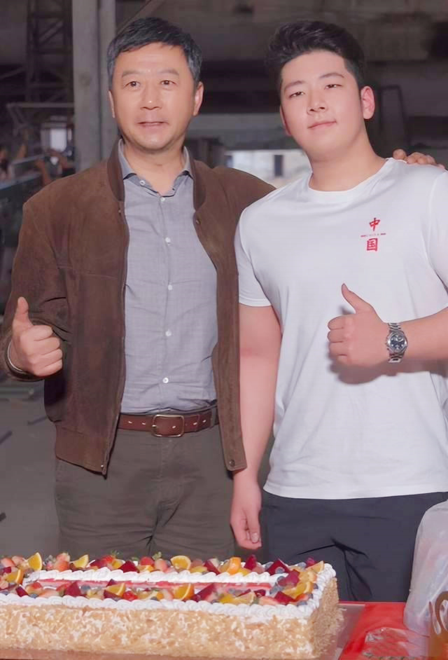Guo Tao's son celebrates his father's birthday on the set - iNEWS