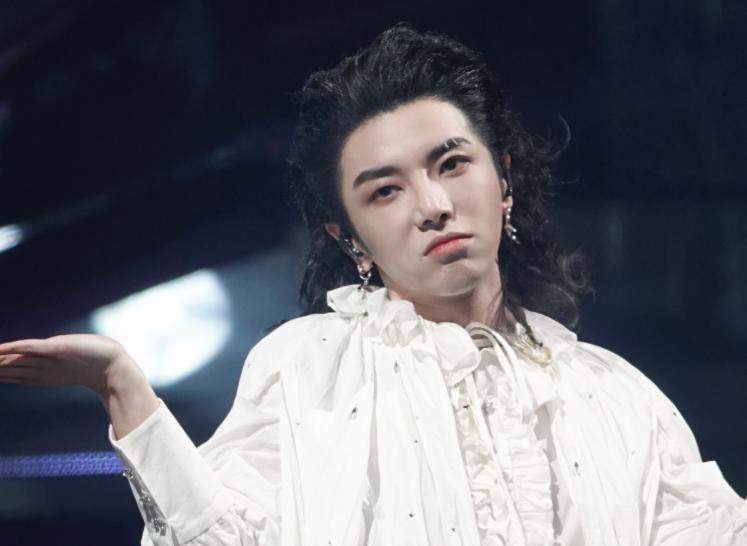 Male stars were exposed to love affairs one after another, Wang Lixin wiped the girl's hands ...