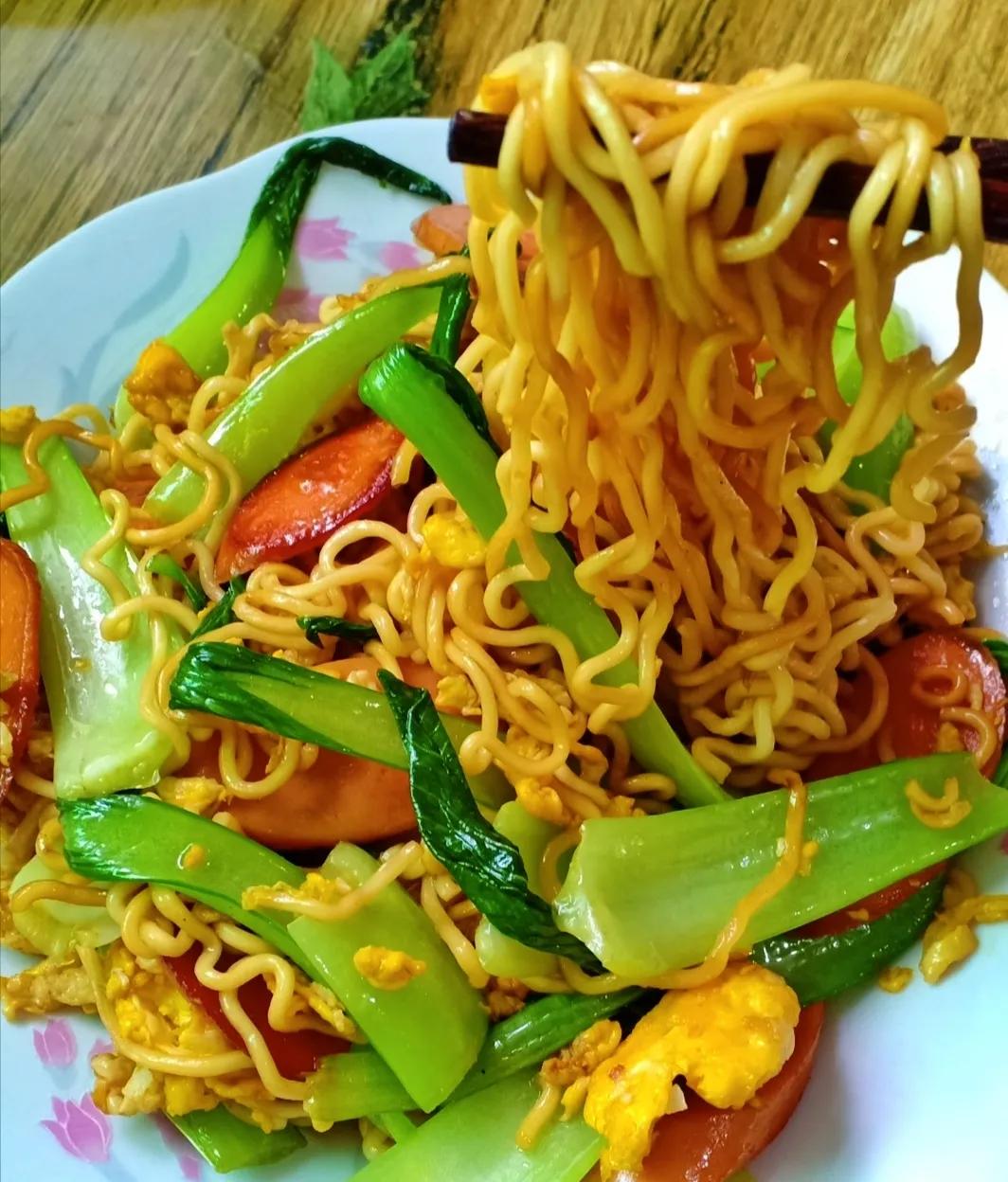 Don't cook the instant noodles anymore. Put it in a pot and steam it ...