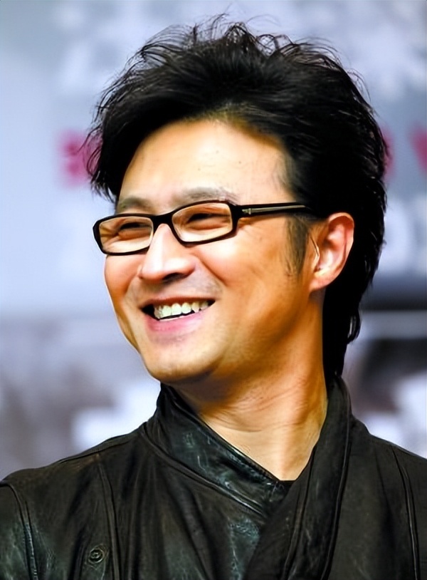 Wang Feng: A true legend in the entertainment industry, his story is ...