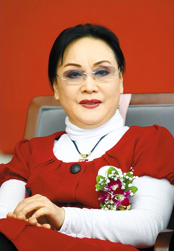 Li Guyi: Divorced from Jin Tielin, and has been with her second-married ...