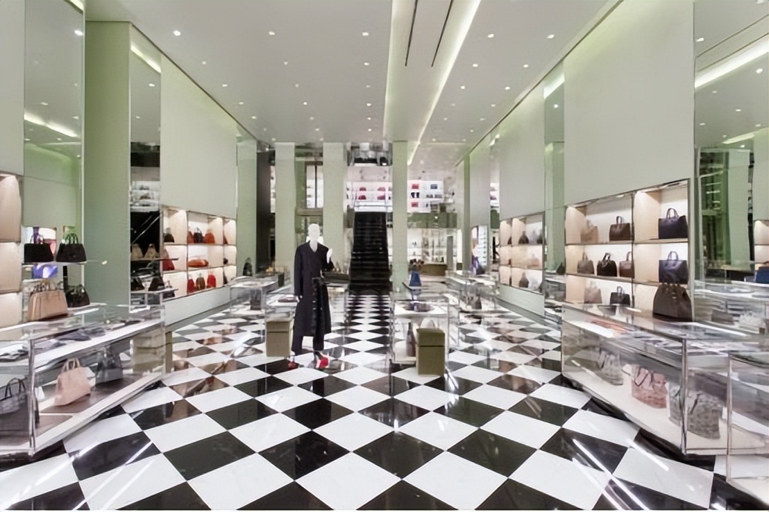 Laugh to death!Prada makes money from star liquidated damages - iNEWS