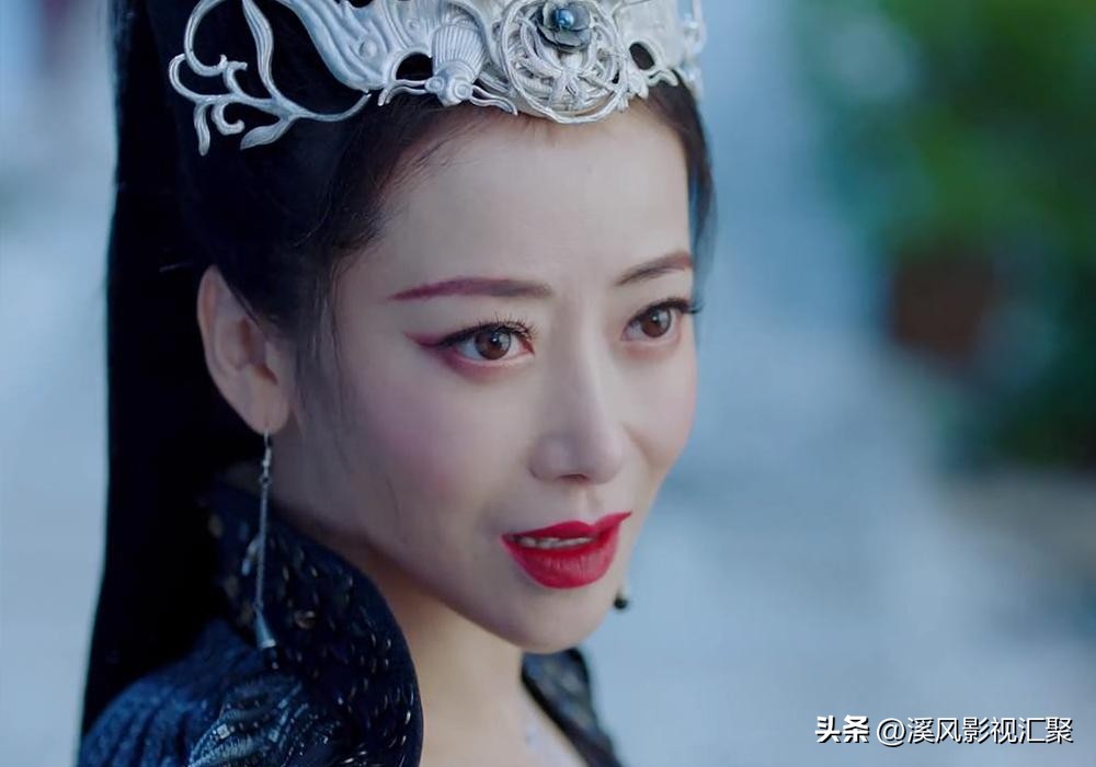 "Moon Song Xing" Chen Zihan plays the ruthless demon king, her ruthless ...