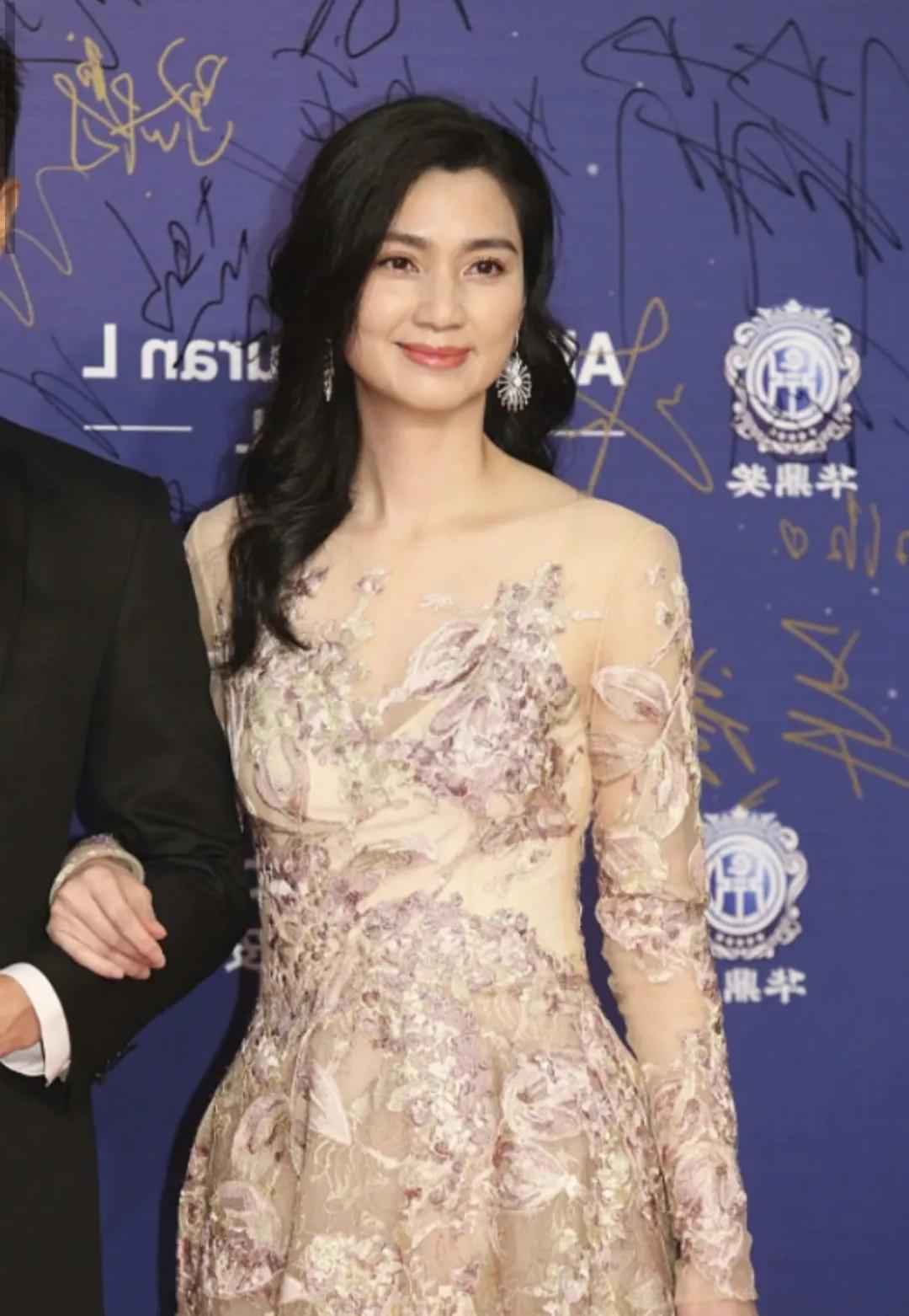 Sexy, charming, and compelling Hong Xin's photo - iMedia