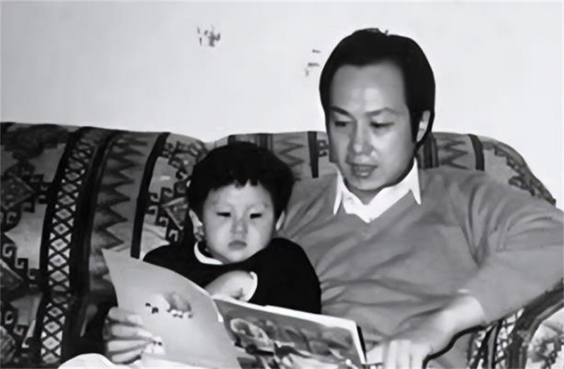 Luo Jing's son: After his father died, he was sent to the United States ...