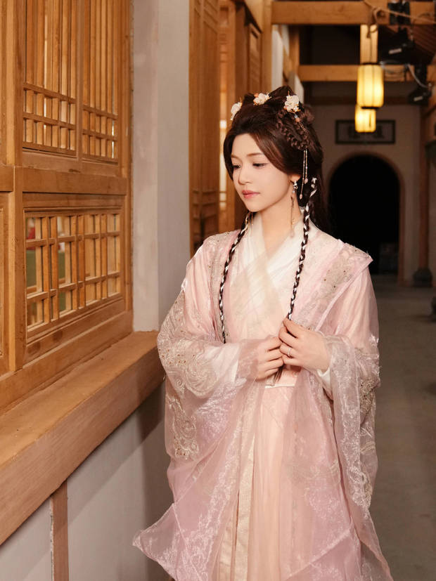 Chen Yanxi's ancient costume photos are gentle and elegant, showing ...
