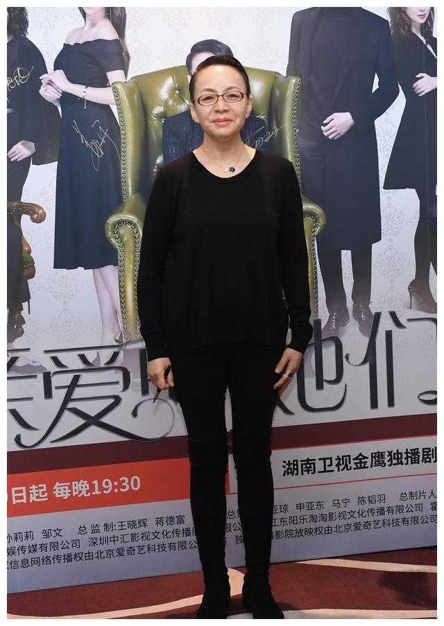 Yingda is bald and fat, hugging her rumored girlfriend is so greasy ...