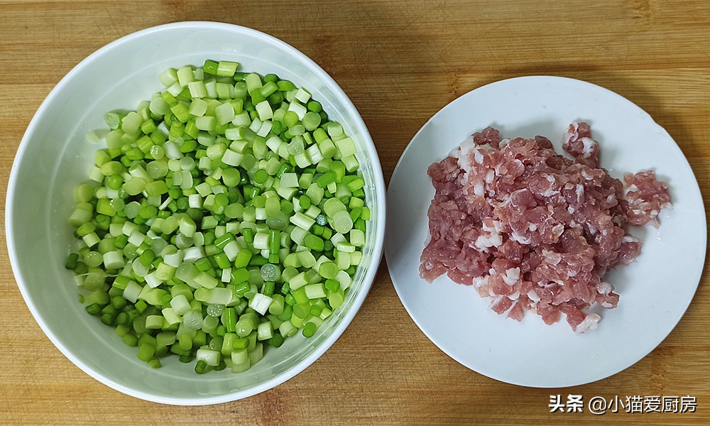 This small stir-fry dish made with garlic moss is salty, fragrant and ...
