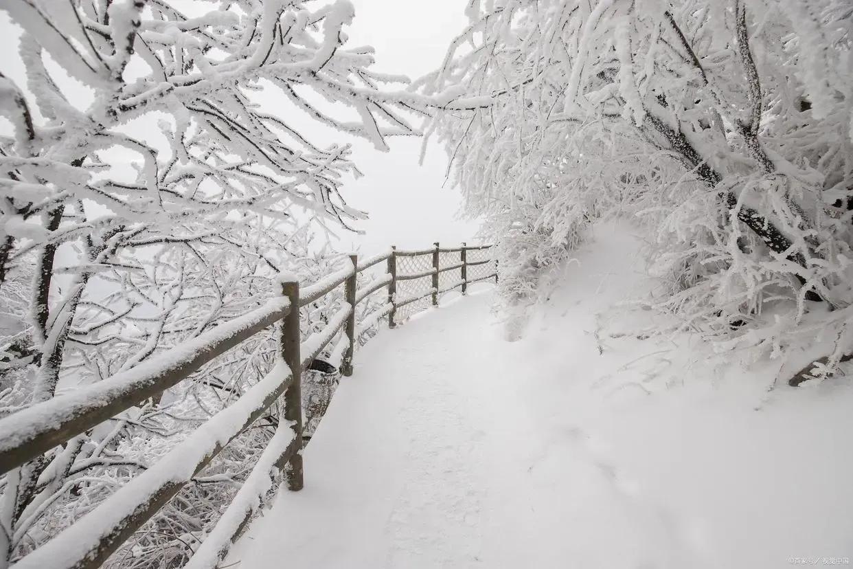 Qijue Laojun Mountain in early winter snow - iNEWS