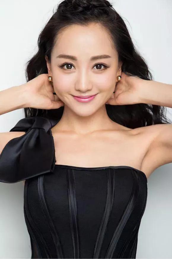 Beautiful picture of Yang Rong - iNEWS