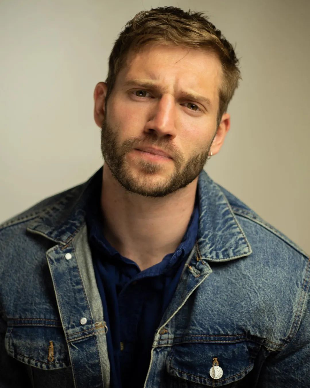 British actor Alexander Lincoln officially comes out as gay - iNEWS