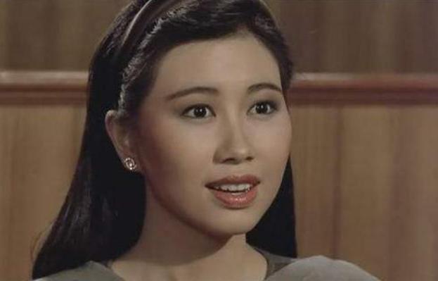 55-year-old Hong Kong sister Yang Baoling recently exposed, showing off ...