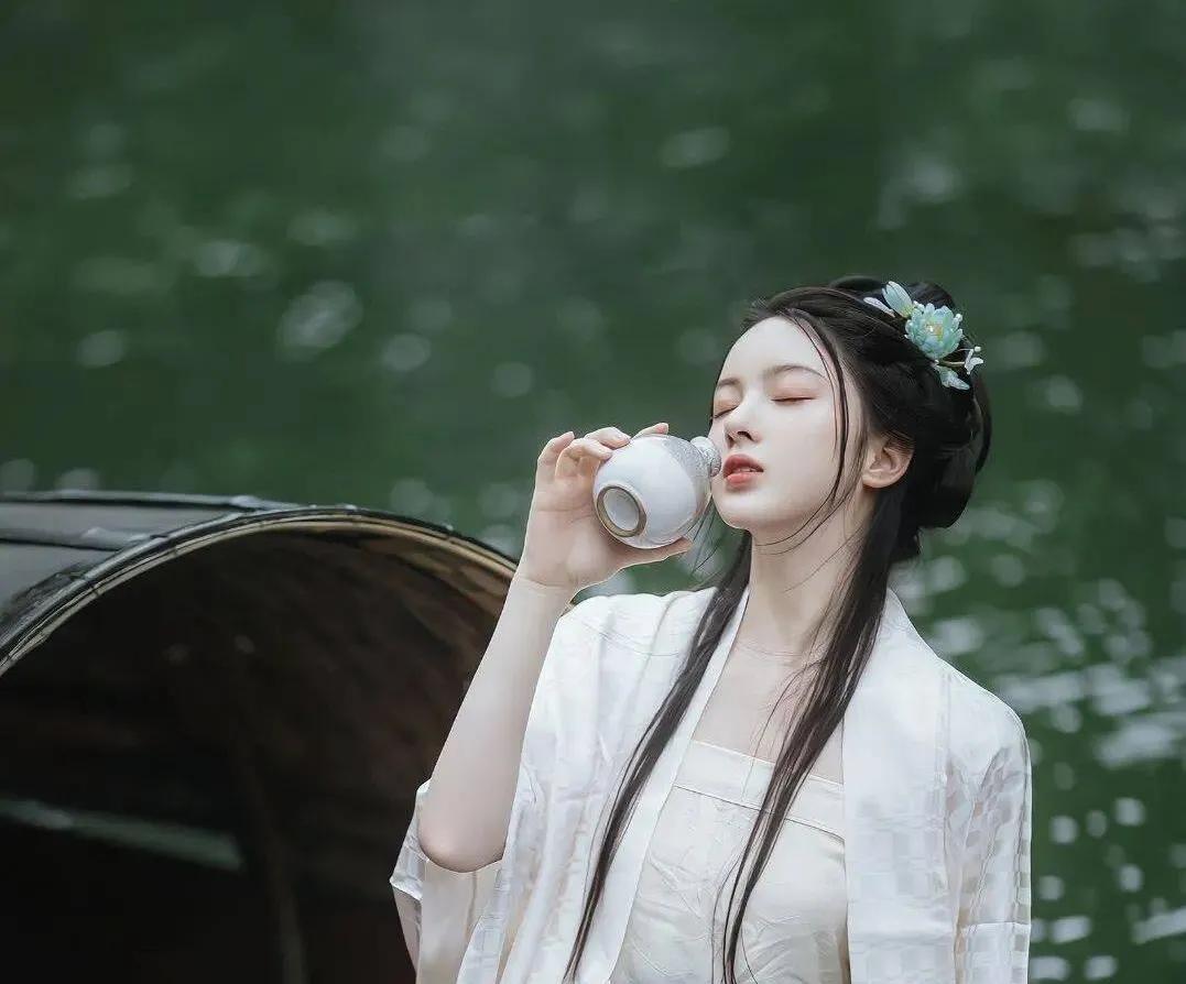 Jiang Chengzi Hongshang - iNEWS