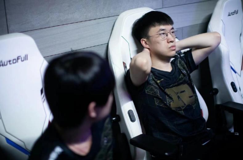 JDG makes RNG iron powder dream shattered!Redmi's "Pain Mask" is on fire, and the 369 pattern is ...