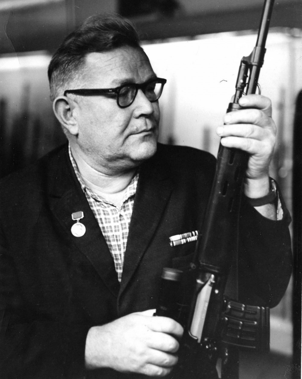 The red sniper of the Soviet Union, the first professional sniper rifle ...