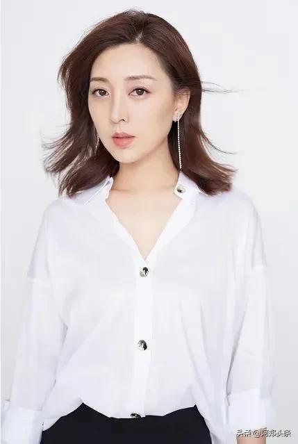 Temperament female star Jiang Hong - iNEWS