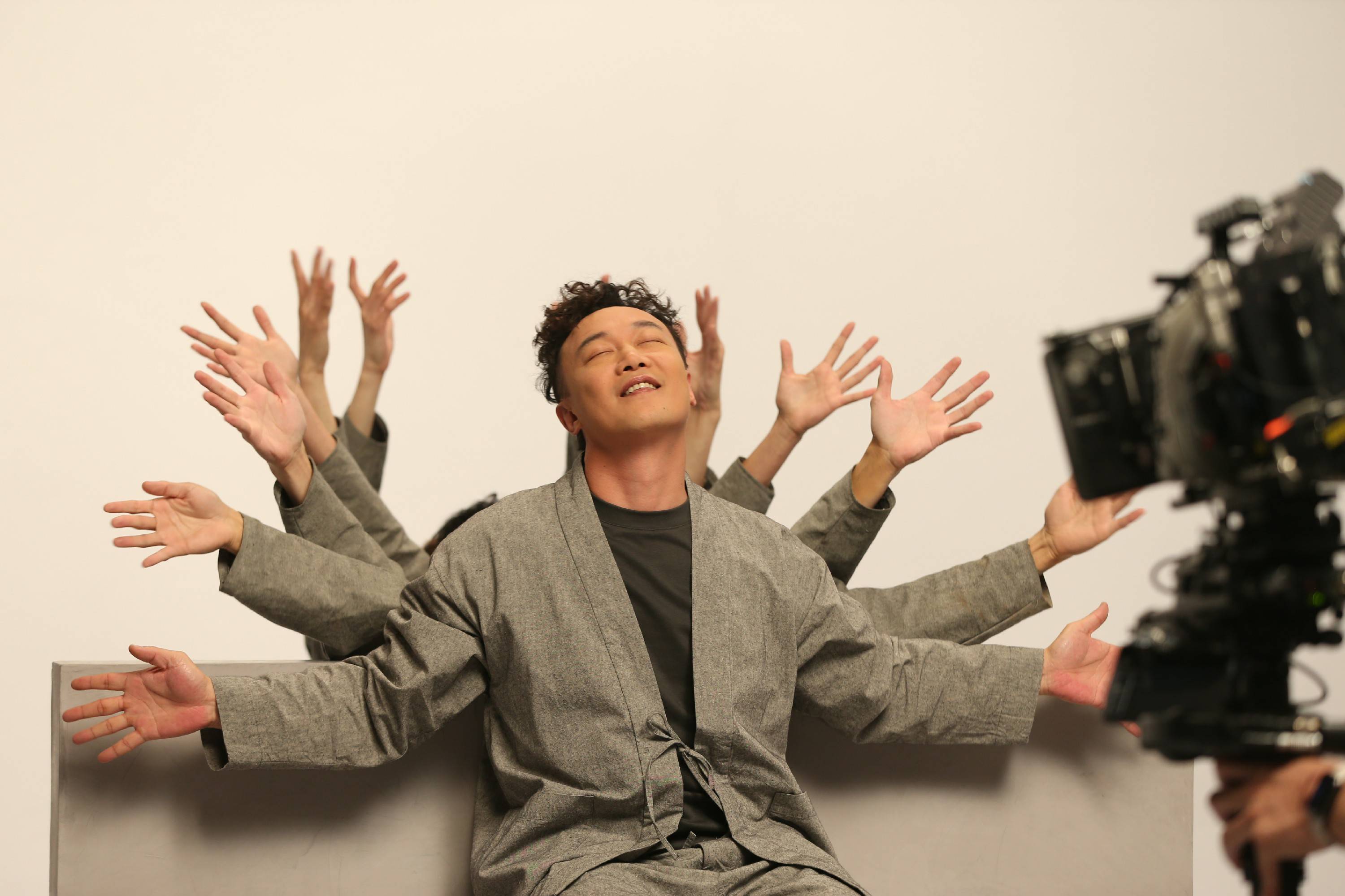 Eason Chan's new song "Master of Dust" was released after the concert ...