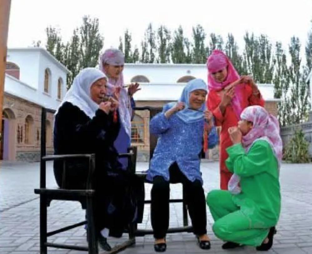 Similarities and differences between Uyghur and Hui - iNEWS