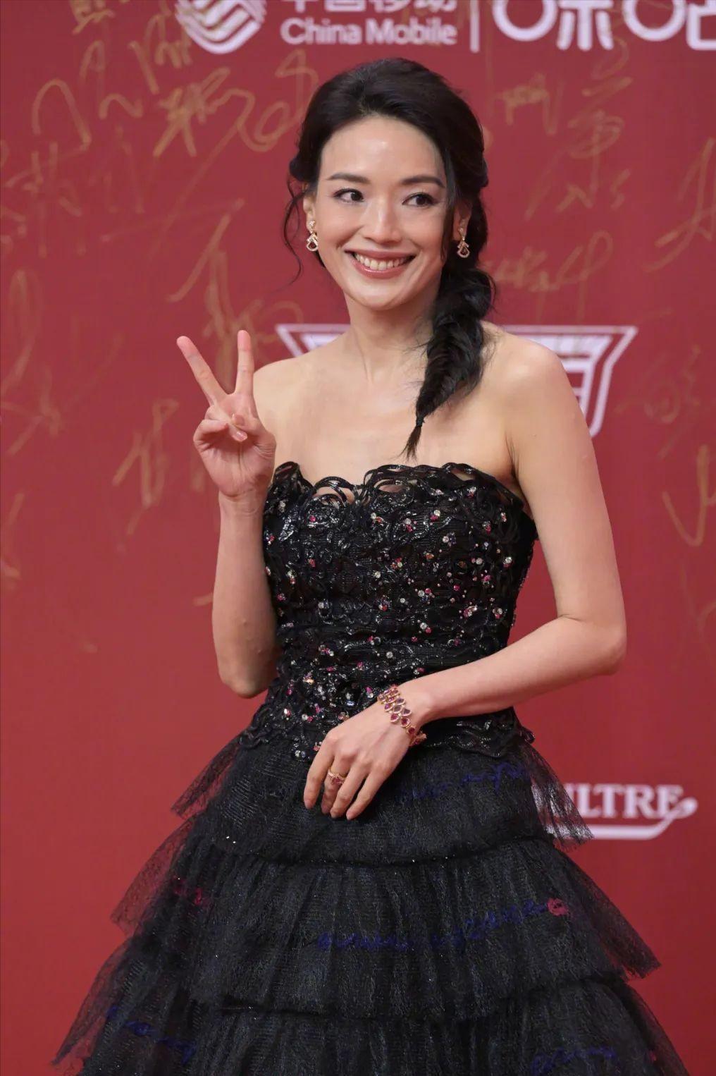 Shanghai International Film Festival Red Carpet: Ni Ni's costumes are ...