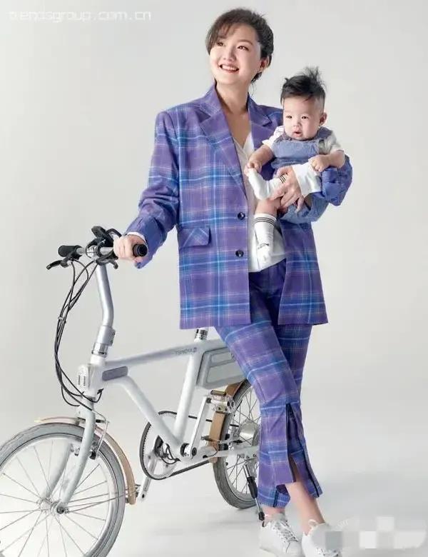 Child star Jiang Xiaohan exposed life photos with her husband and son ...