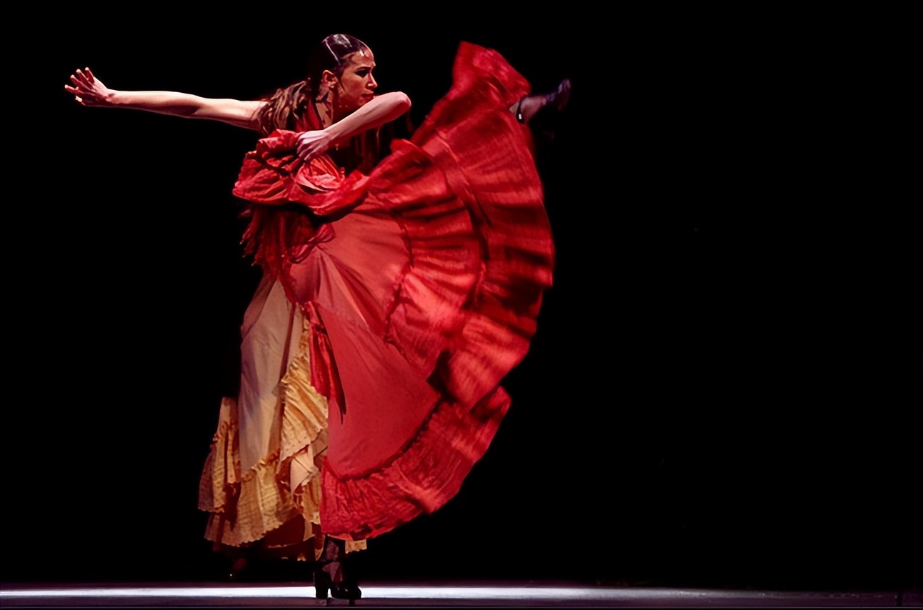 The analysis and research on the two arias of "Carmen" show the social ...