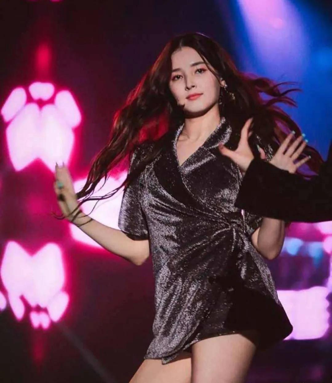 South Korean girl group member NANCY was secretly photographed changing ...