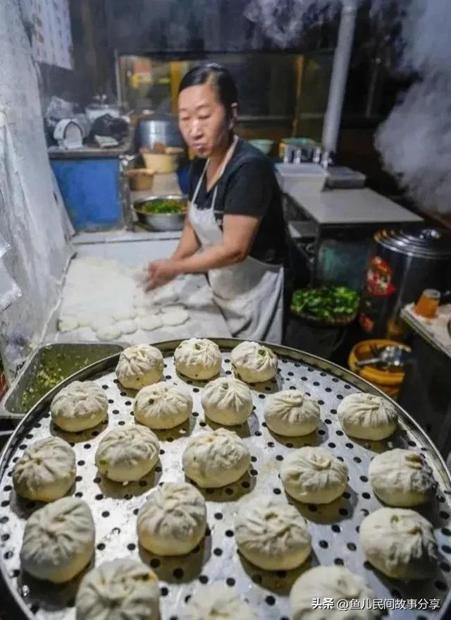 Poor people in America eat fried chicken burgers, while poor people in ...