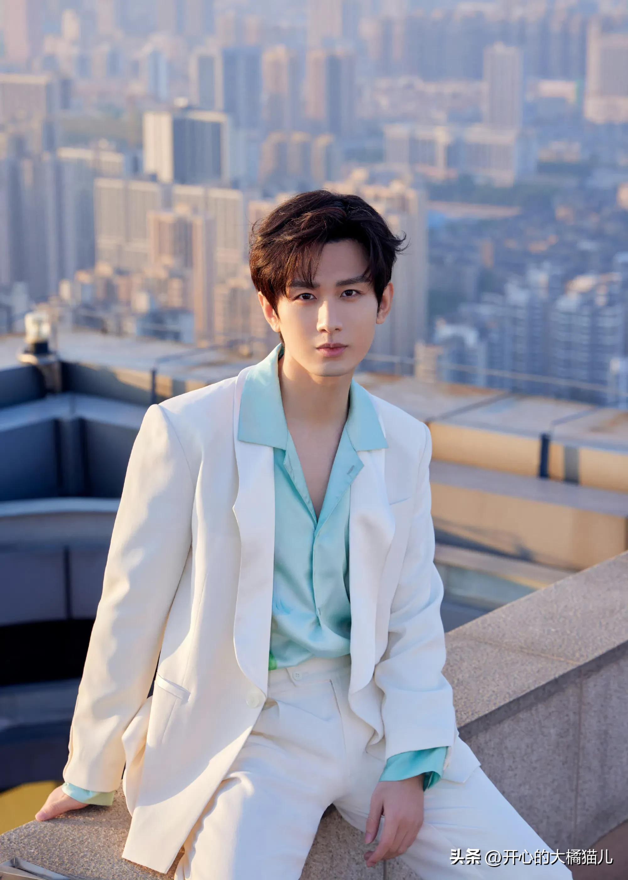 Cheng Yi's new drama "Heroes" is about to start, playing a generation ...