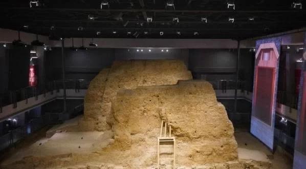 Hanguang Gate, the Tang Dynasty City Wall in Xi'an, the museum under ...