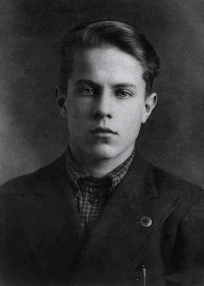 In 1991, the death of the old marshal of the Soviet Red Army showed ...