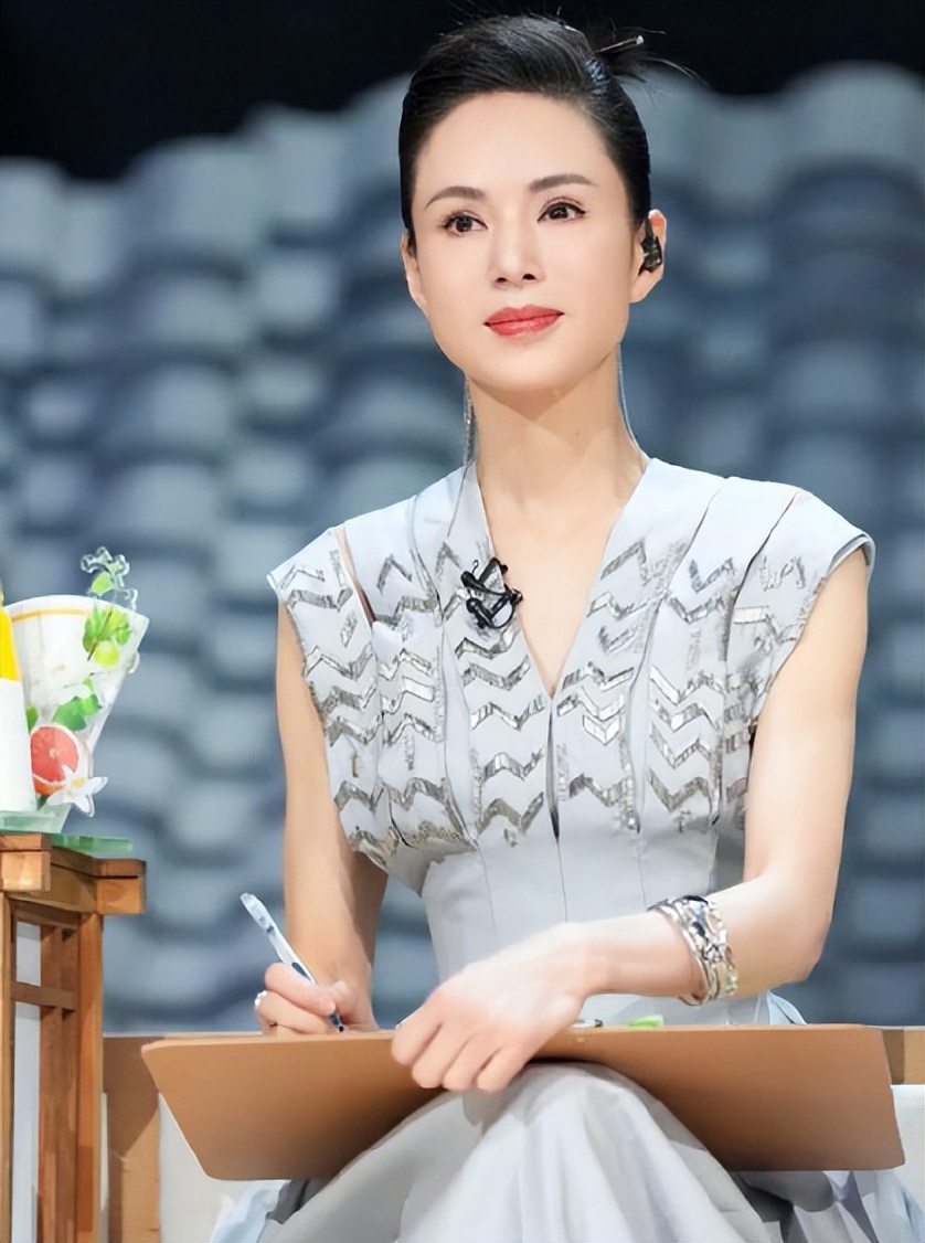 Li Ruotong is the real "ageless goddess", she shows off her figure and ...