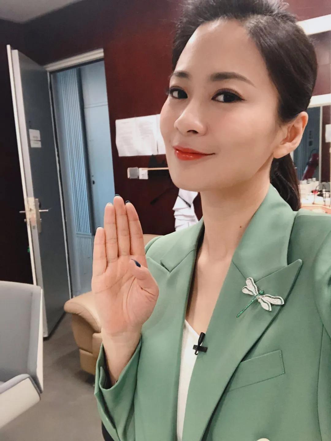 Pretty anchor Chen Beibei - iNEWS