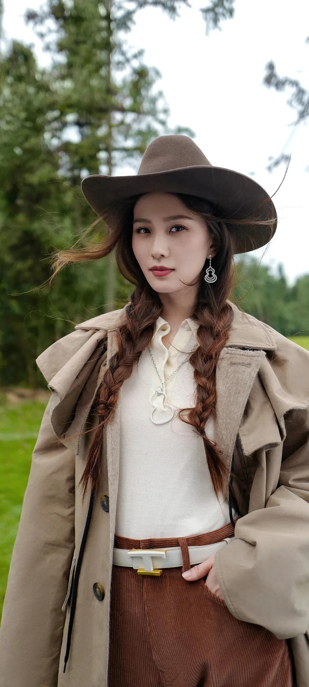 Liu Shishi's full screen mobile wallpaper - iNEWS