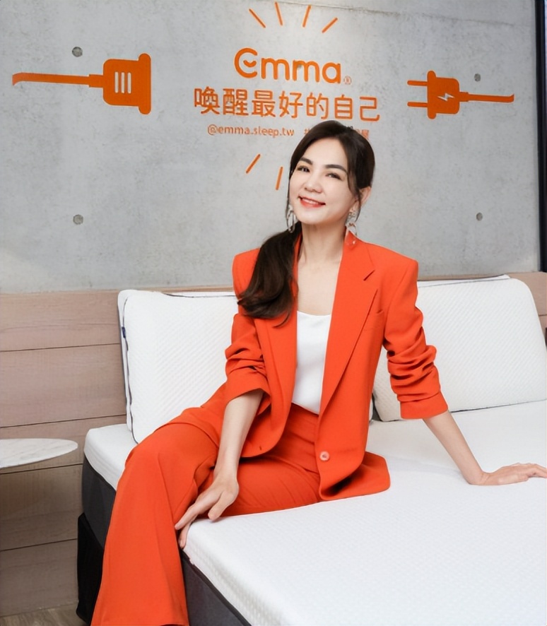 For the recording of "Sister Lang 4", Ella and her husband who have been married for 11 years ...