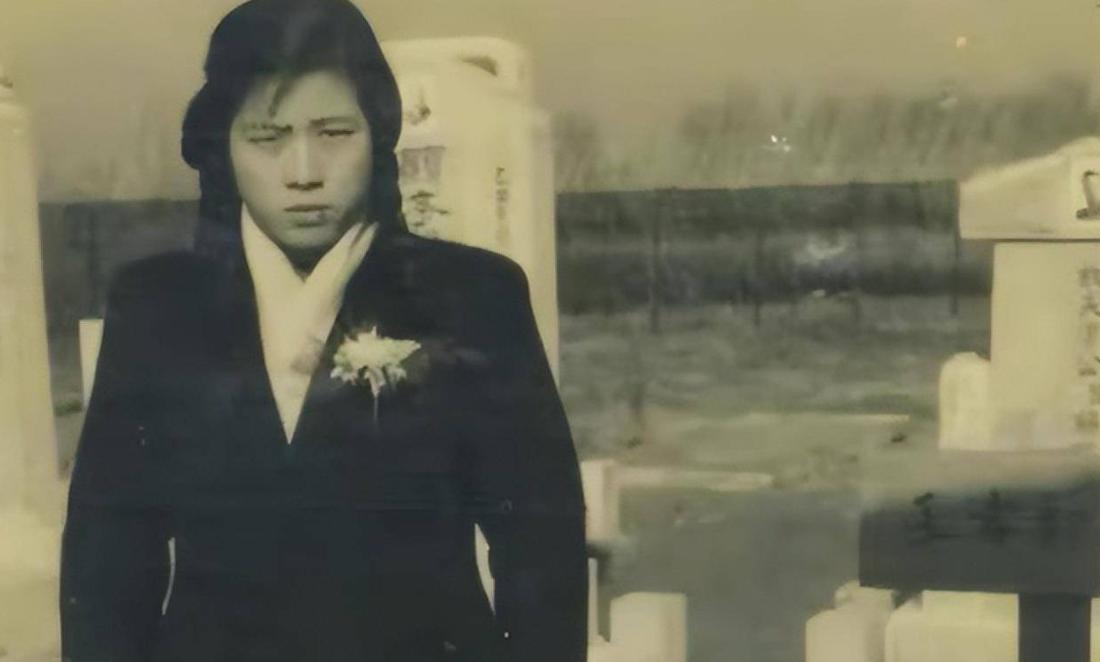 When Wang Xiaohe was arrested in 1948, he turned his head frequently on ...