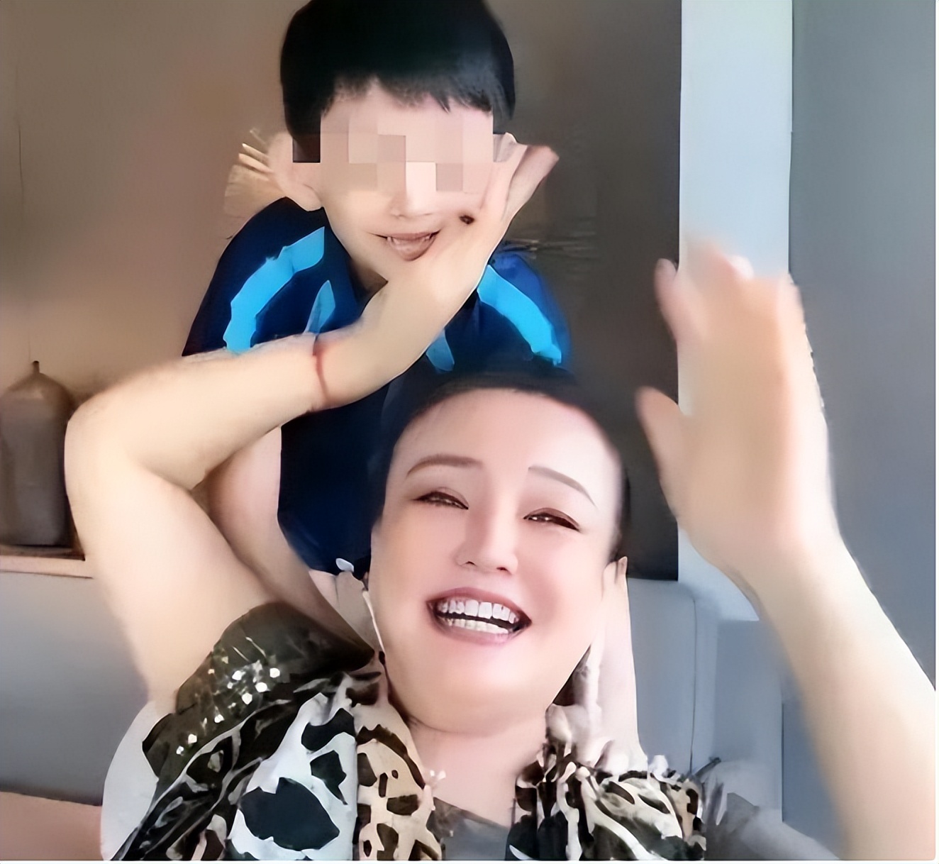 Slap in the face! Big S sued Wang Xiaofei and Zhang Lan, publicly ...