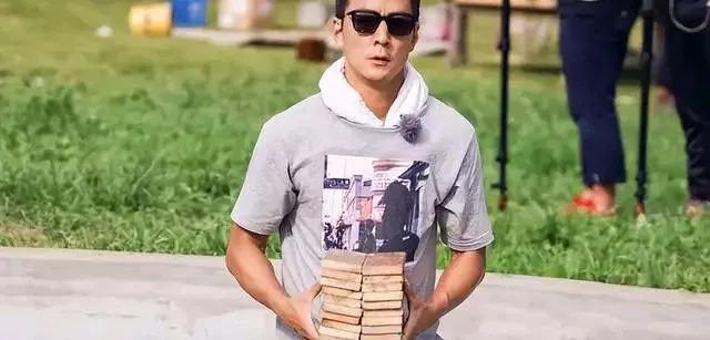 "From a good-looking idol to a middle-aged father, Wu Yanzu's road to ...