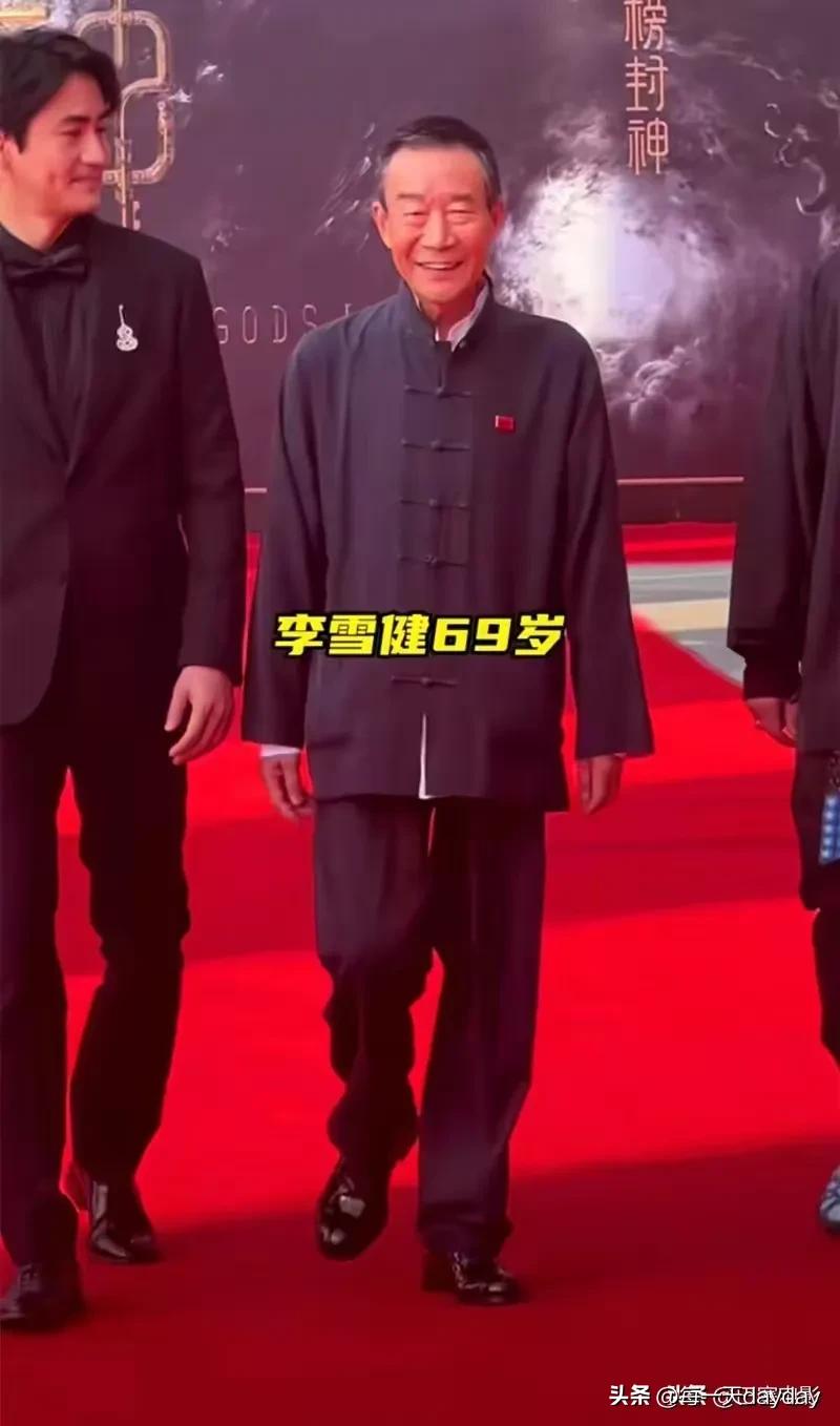 In the famous scene of the premiere of Fengshen, Huang Bo pulled Yuan ...