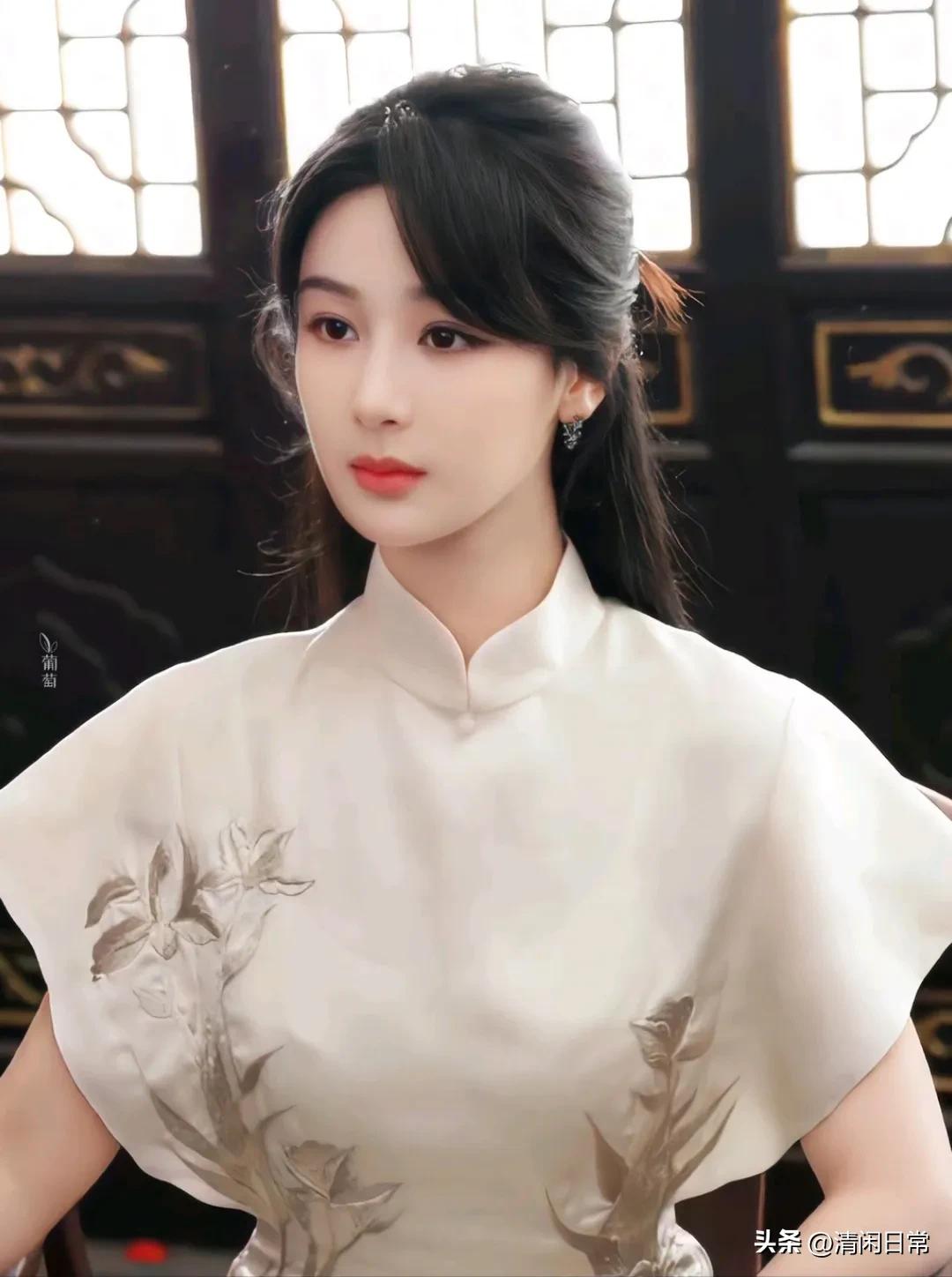 Yang Zi has secretly become beautiful, and the cheongsam style is ...