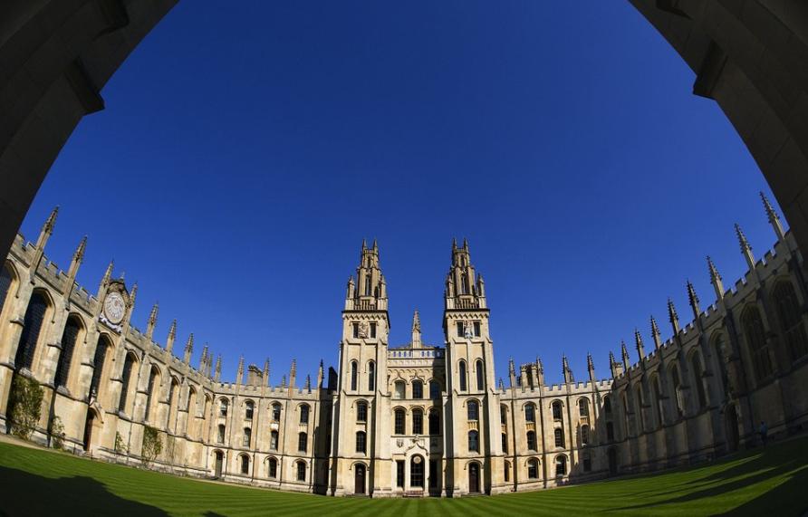 The rise of Oxford University in the Middle Ages and the development ...